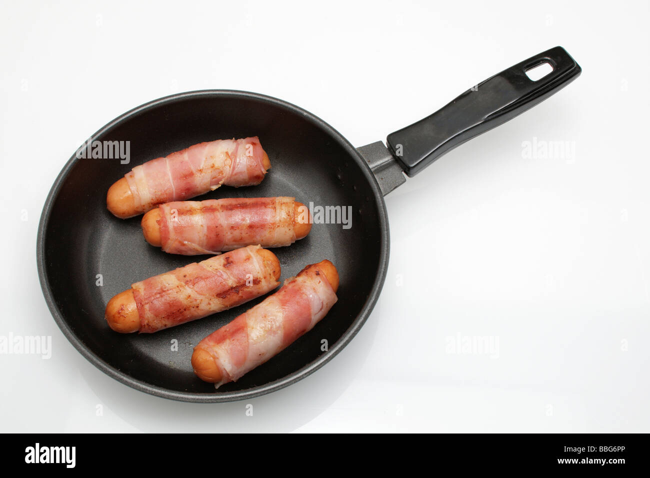 Wurst in der pfanne -Fotos und -Bildmaterial in hoher Auflösung – Alamy