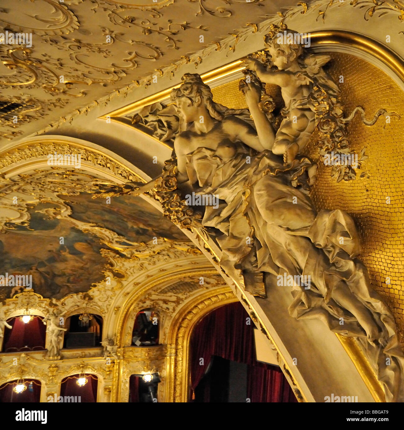 Interior prague state opera -Fotos und -Bildmaterial in hoher Auflösung ...