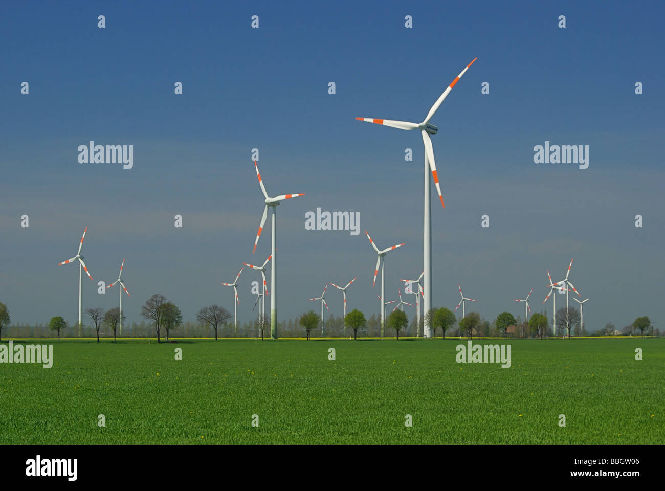 Windrad turm -Fotos und -Bildmaterial in hoher Auflösung – Alamy