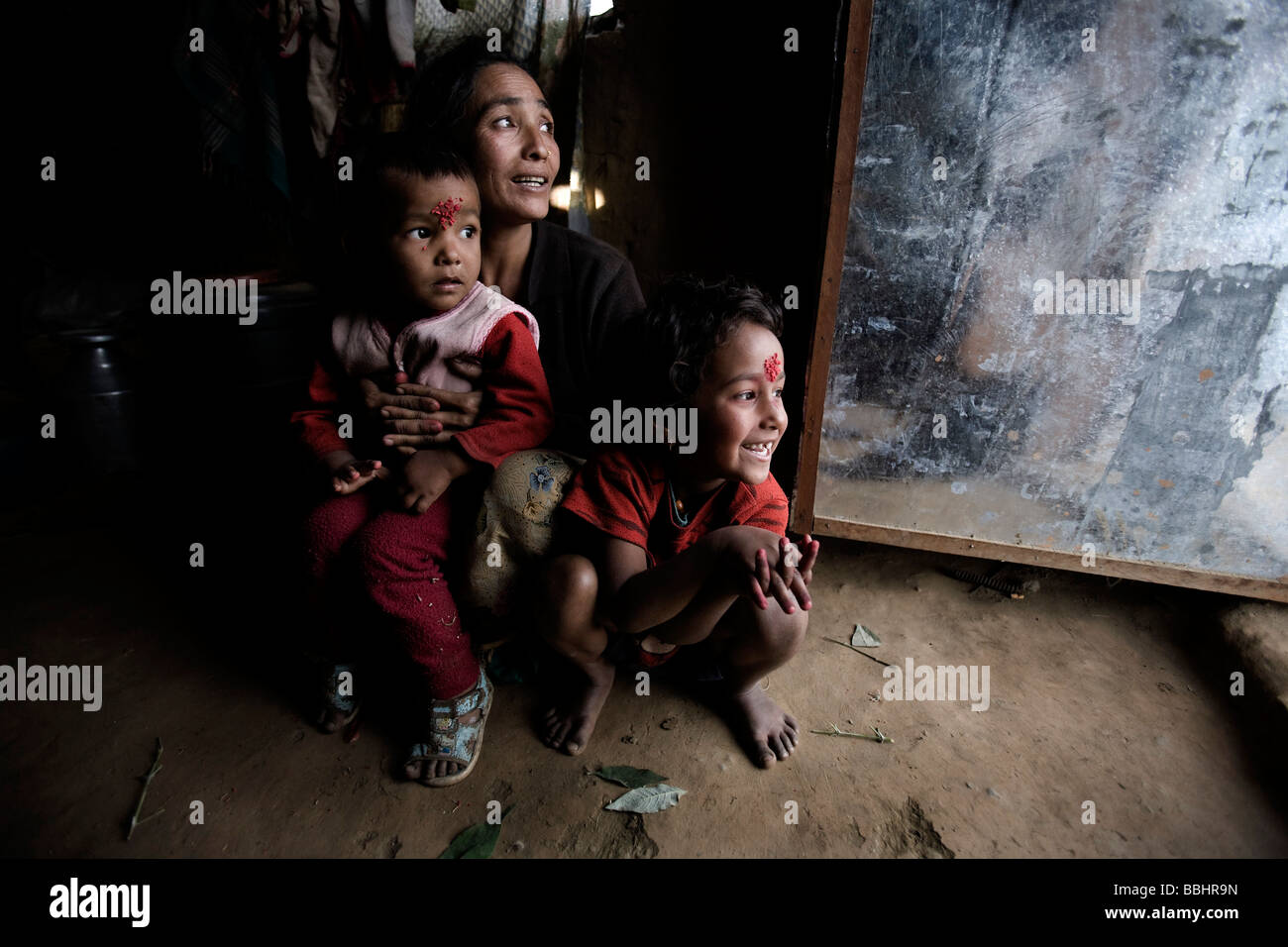 Familie in armut leben -Fotos und -Bildmaterial in hoher Auflösung – Alamy