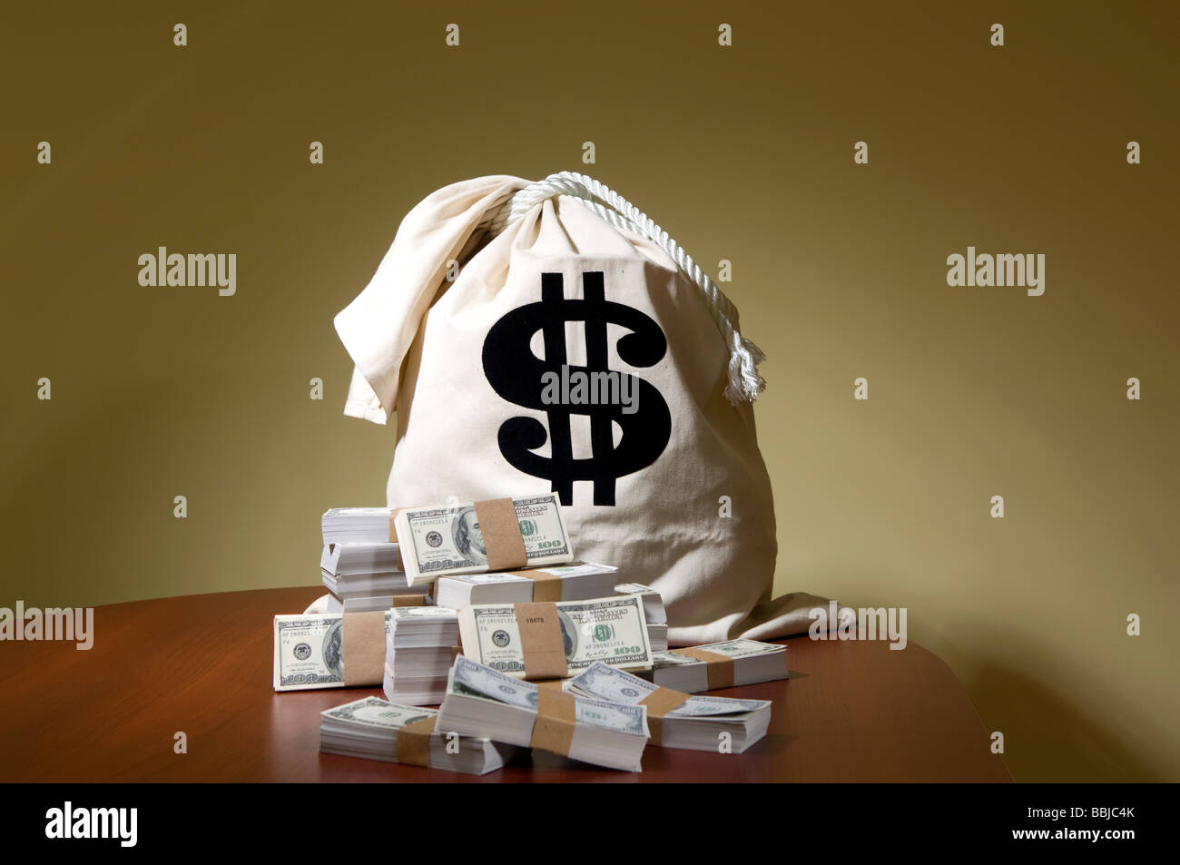 Sack voll geld -Fotos und -Bildmaterial in hoher Auflösung – Alamy