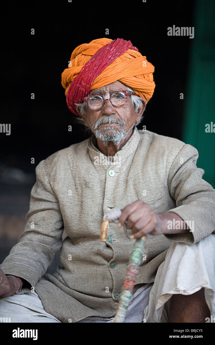 Portrait Indian Man Turban Glasses Stockfotos und -bilder Kaufen - Alamy
