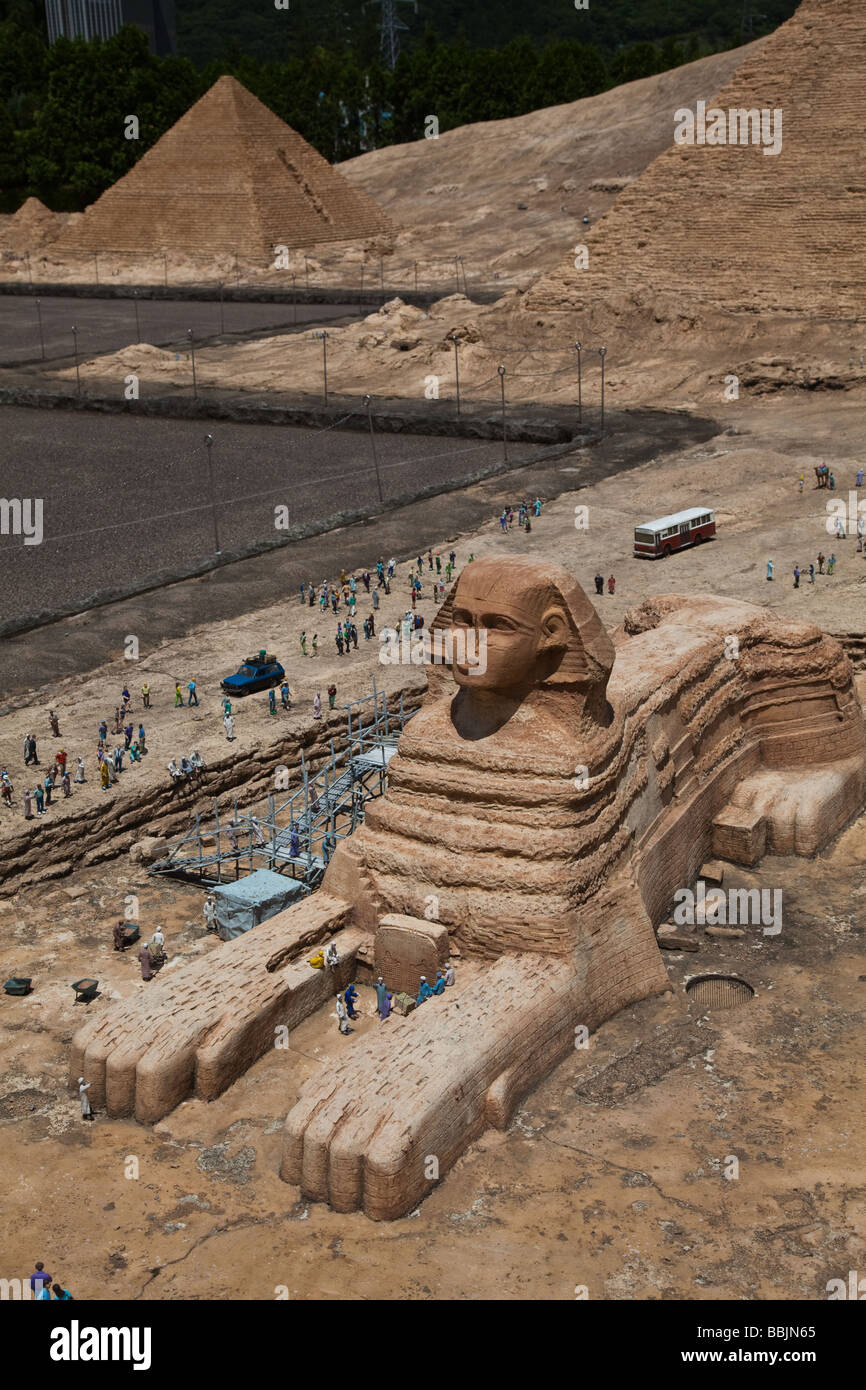 Tobu World Square Pyramiden Stockfotografie - Alamy