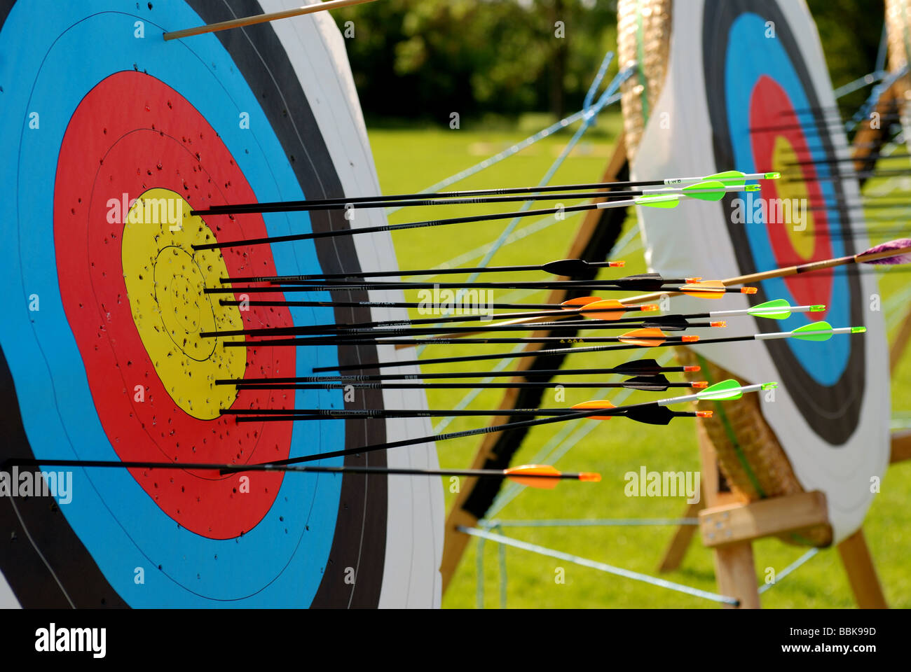 Targets and arrows -Fotos und -Bildmaterial in hoher Auflösung – Alamy