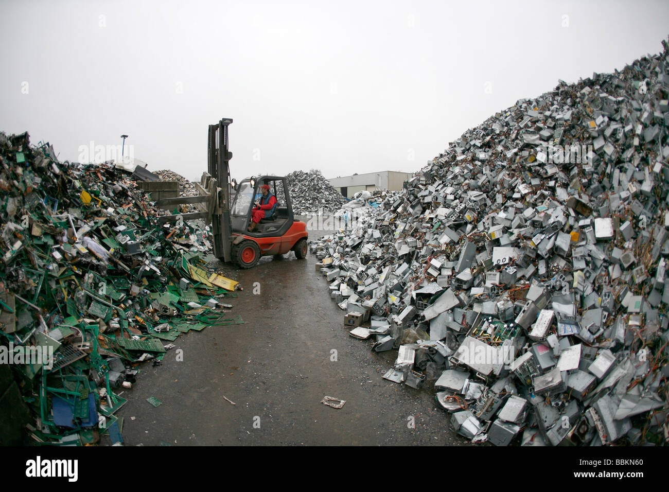 Reclycling der Computerkomponenten, die alle Gemeinden in den ...