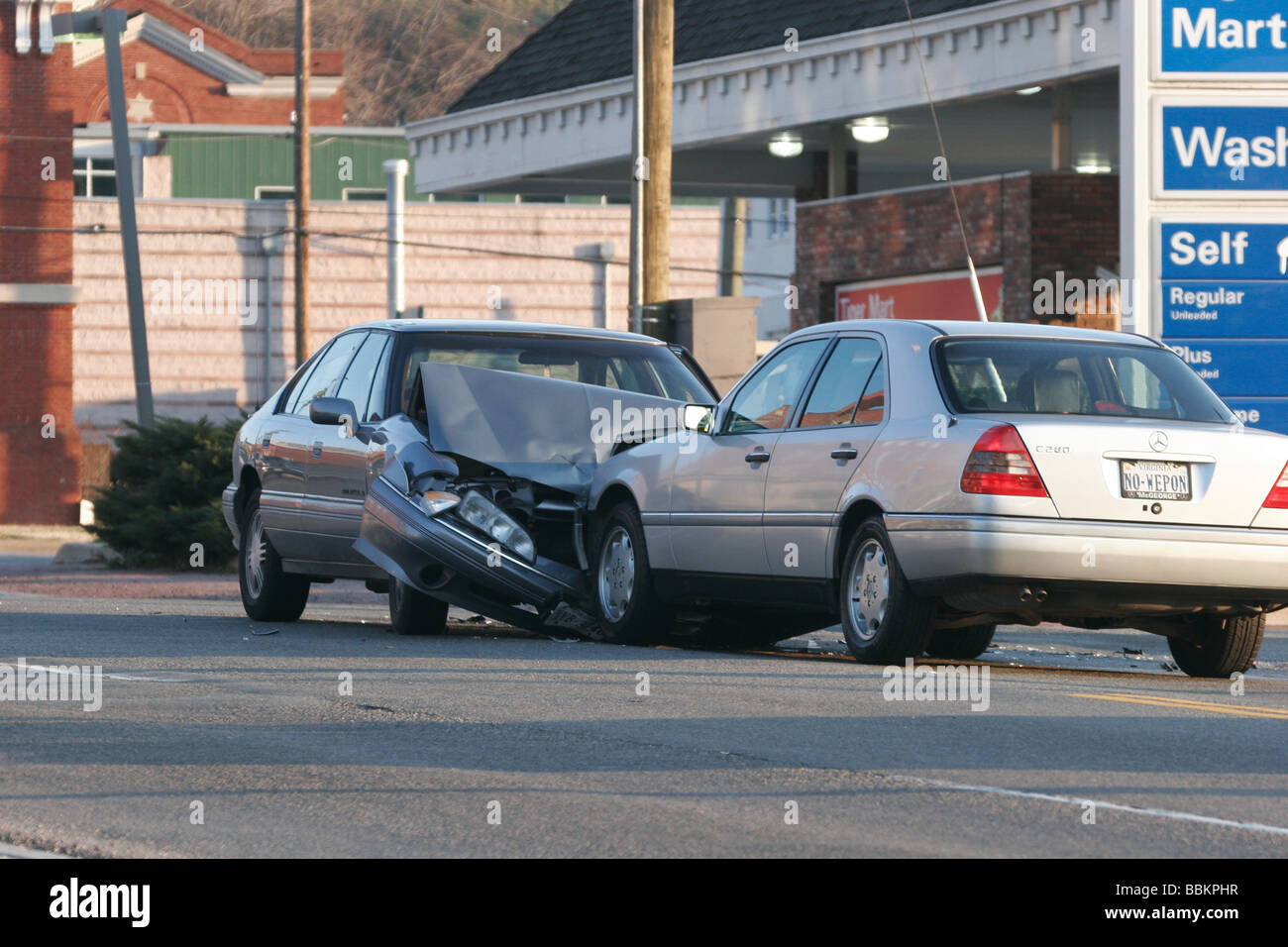 Auto absturz -Fotos und -Bildmaterial in hoher Auflösung – Alamy