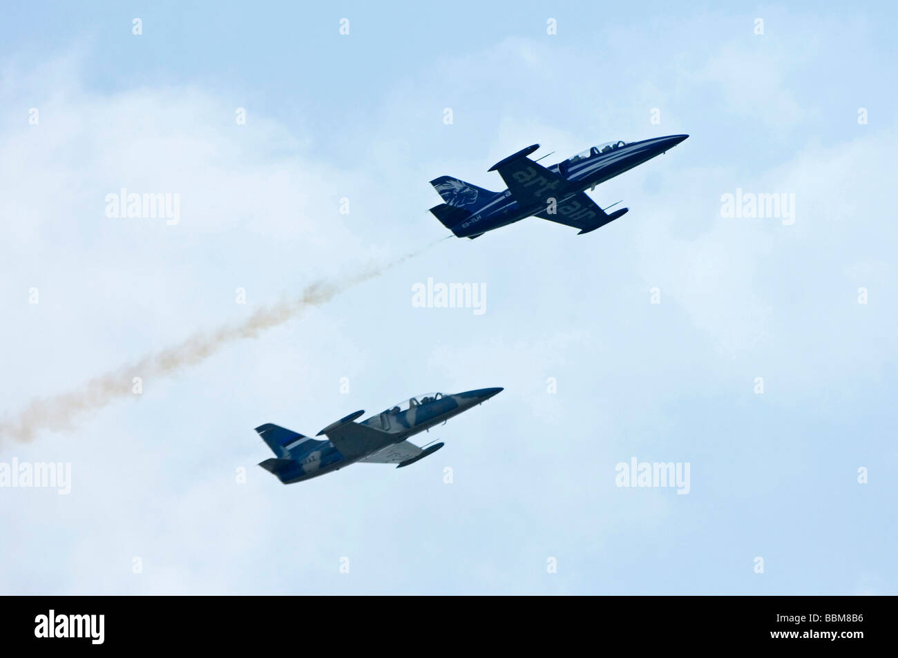 Zwei jets -Fotos und -Bildmaterial in hoher Auflösung – Alamy