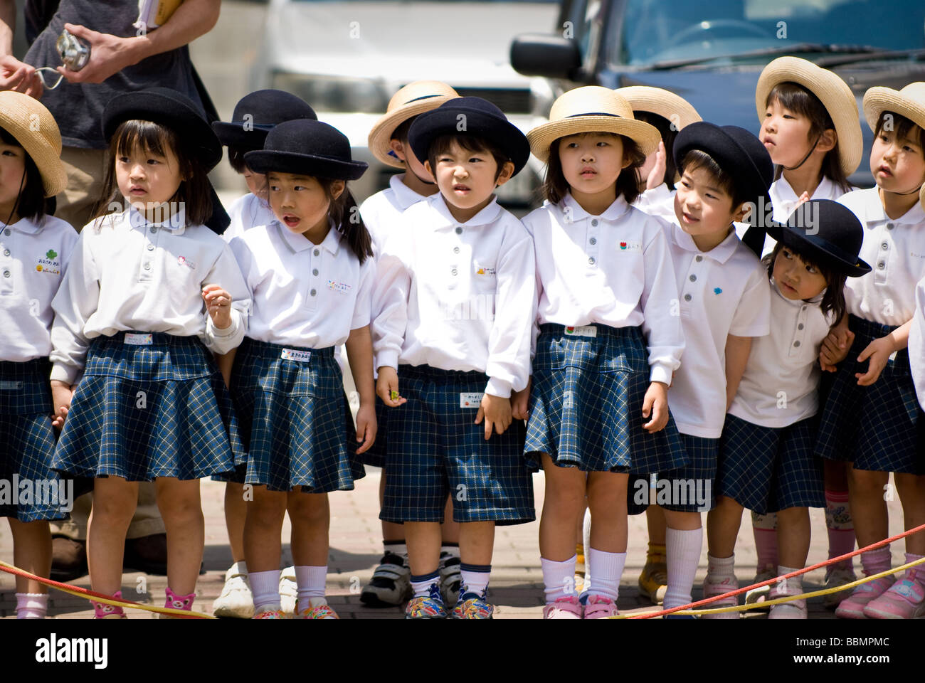 Japanese school children -Fotos und -Bildmaterial in hoher Auflösung ...