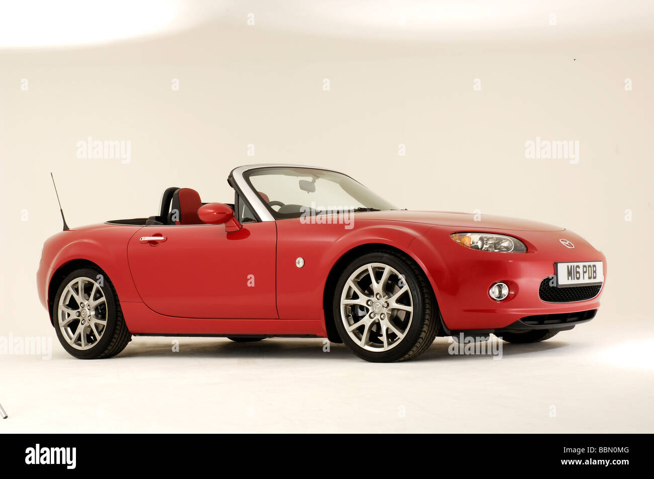 Mazda MX5 Cabrio Stockfotografie - Alamy
