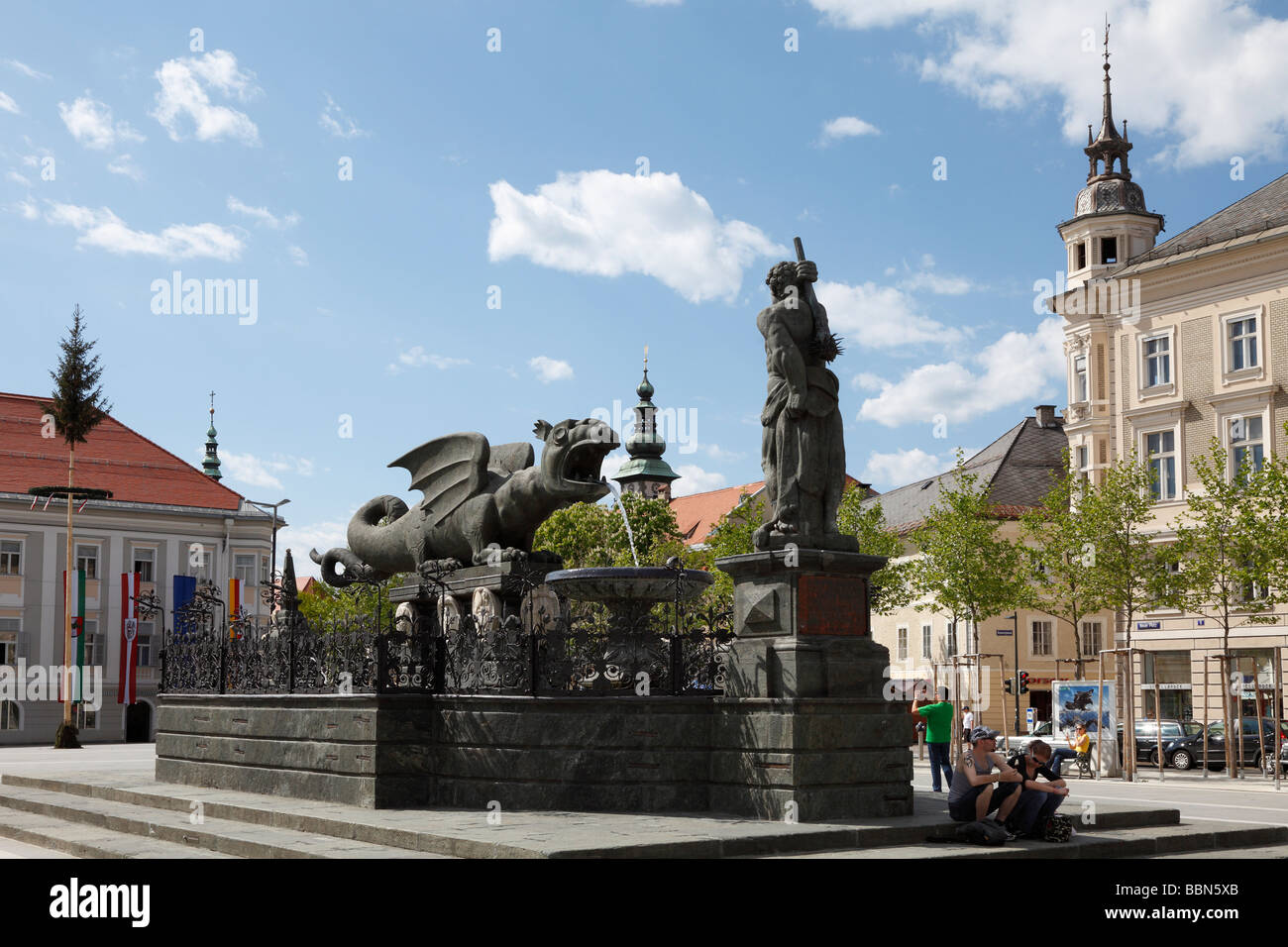 Lindwurm fountain -Fotos und -Bildmaterial in hoher Auflösung – Alamy