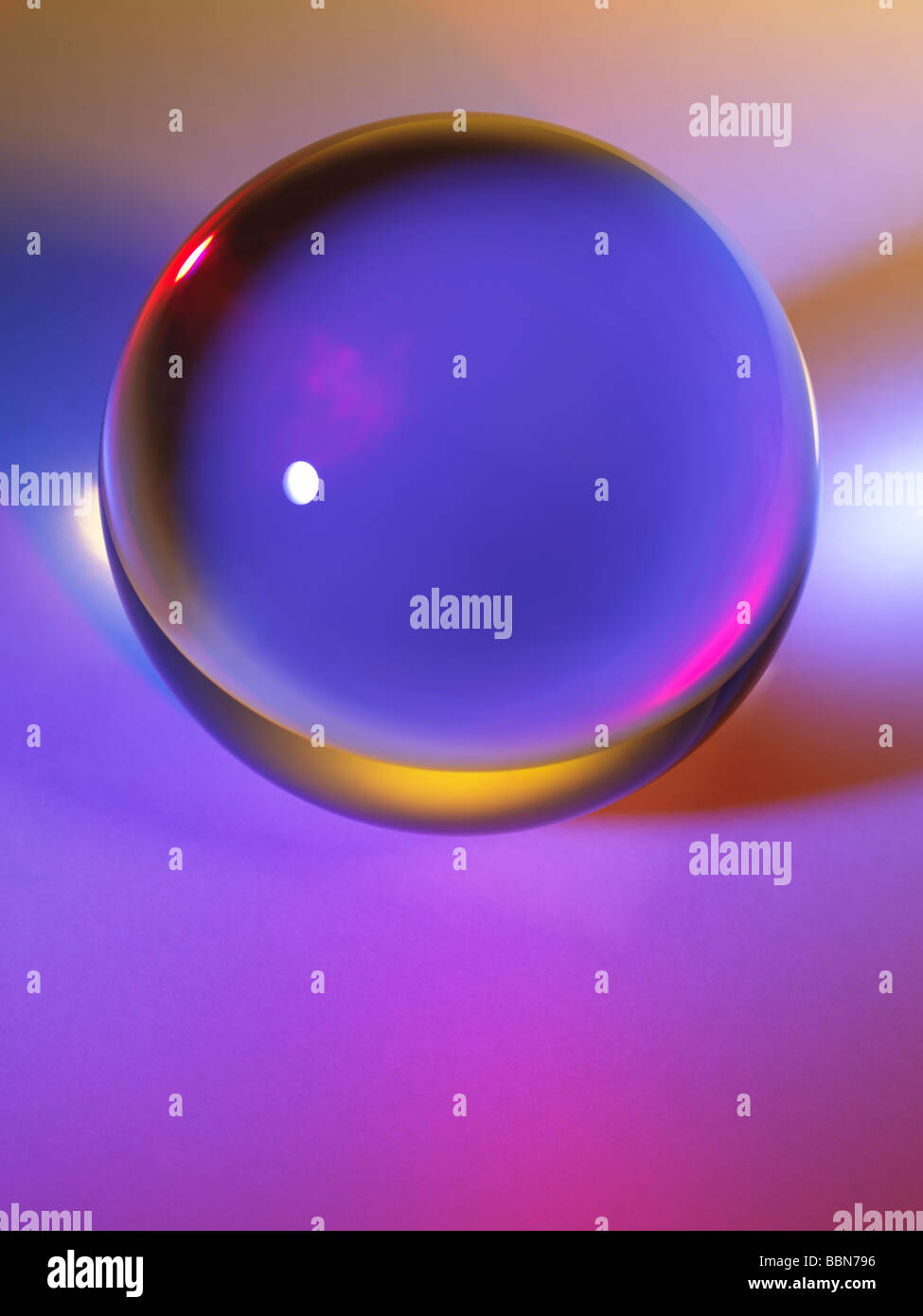 Kristallkugel symbol -Fotos und -Bildmaterial in hoher Auflösung – Alamy