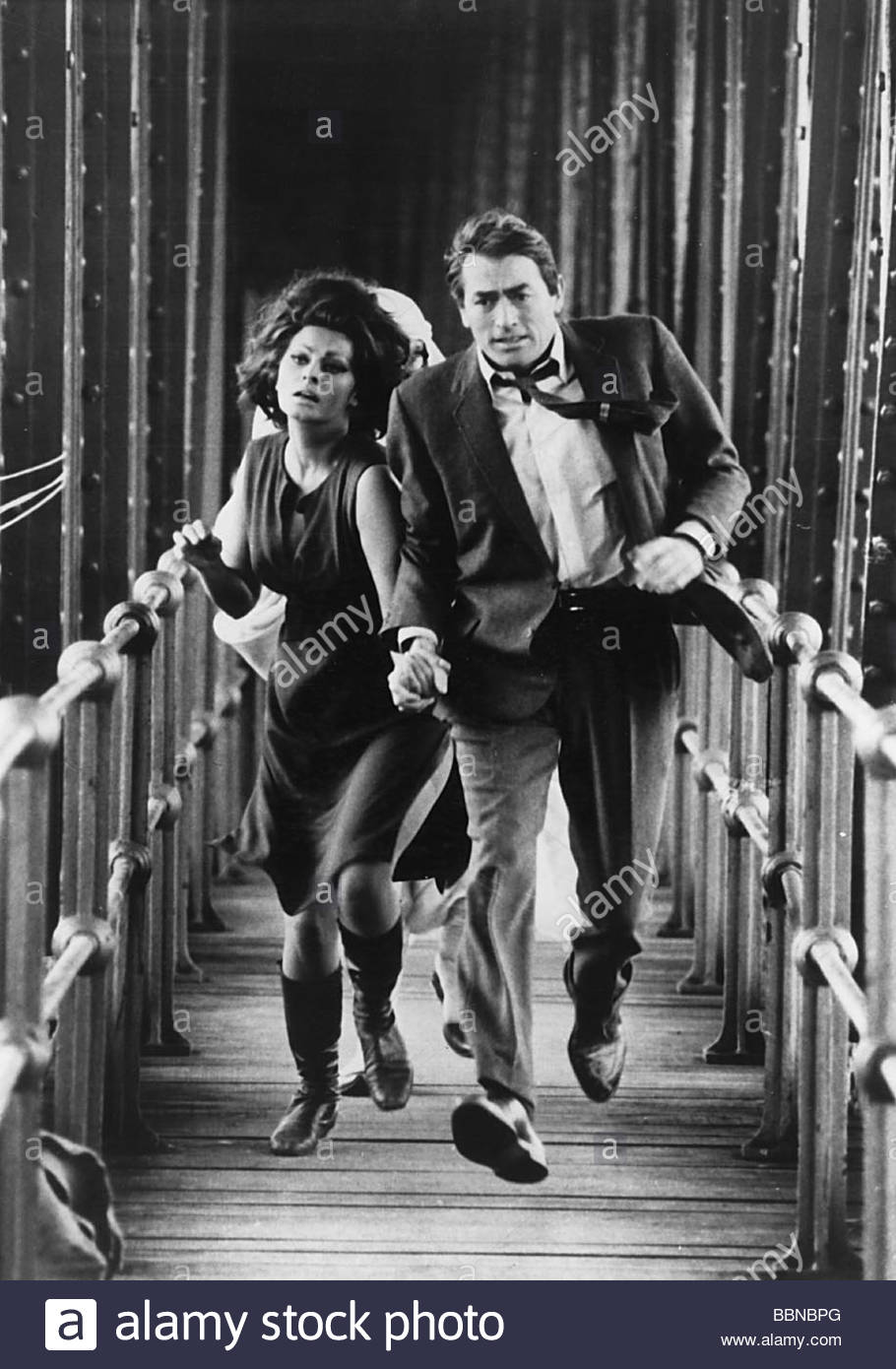 Arabesque 1966 Sophia Loren Stockfotos & Arabesque 1966 Sophia Loren ...