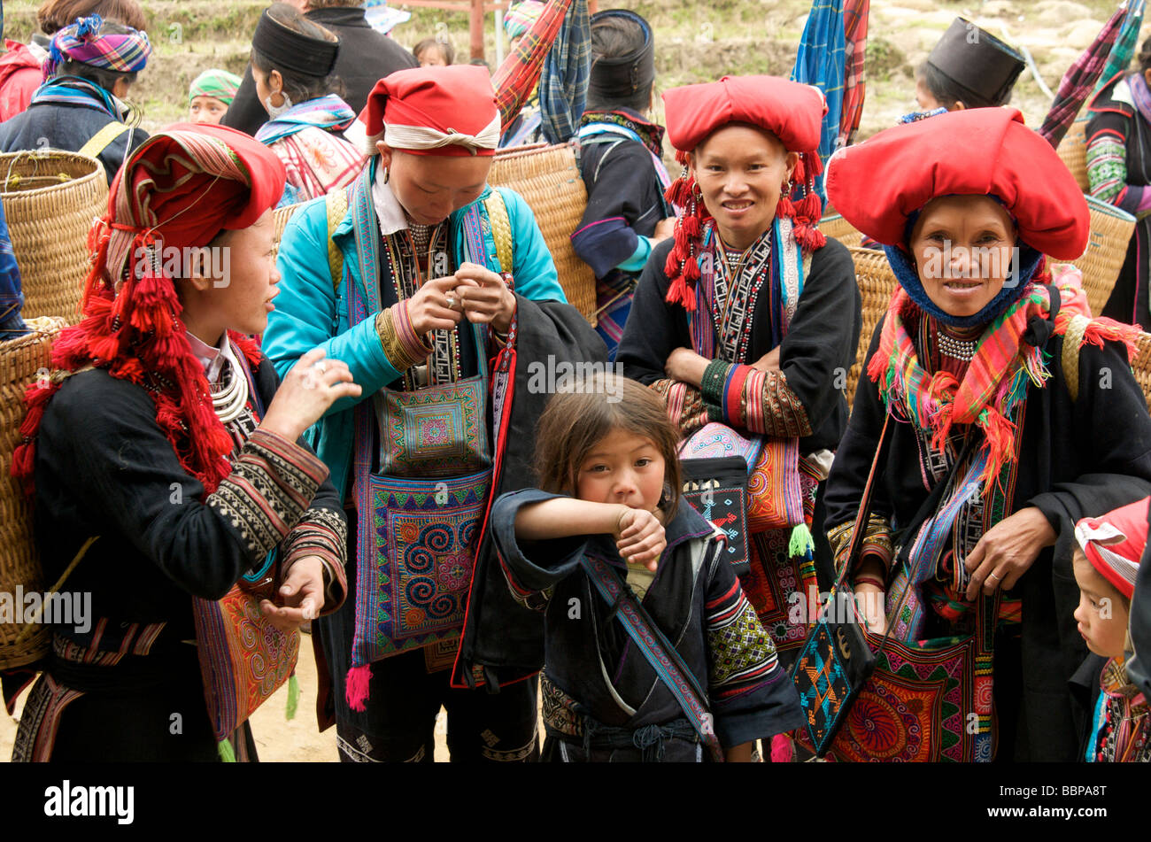Donne e bambini rossi dao in sapa vietnam -Fotos und -Bildmaterial in ...