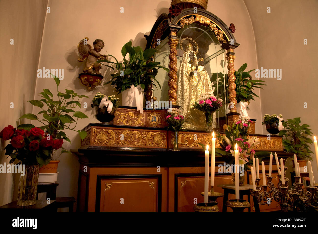 Schrein der schwarzen Madonna Santa Maria In Der Kupfergasse Kirche ...