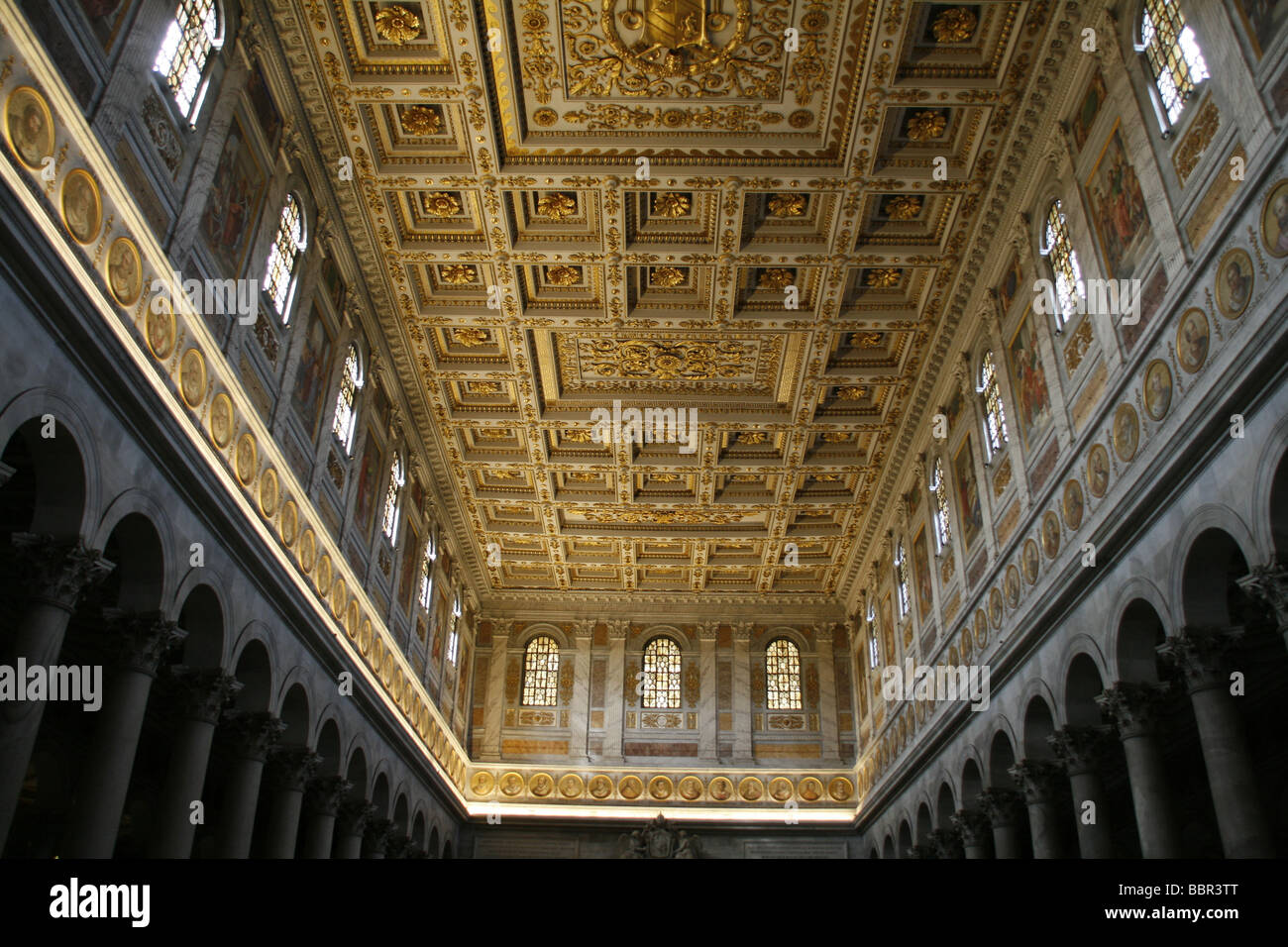 Gold Decke in Saint-Paul Basilika, Rom, Italien Stockfotografie - Alamy