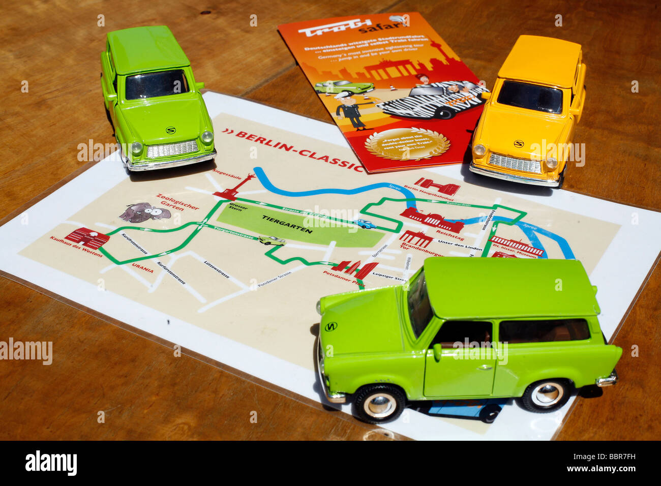 TOUR VON BERLIN IN EINEM TRABANT, DAS FAMILIE AUTO DER EX-DDR WERDEN ...