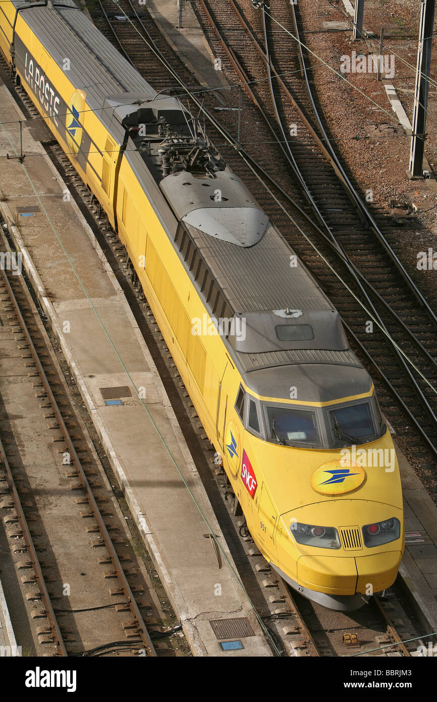 TGV, POST ZUG IN EIN RANGIERBAHNHOF, PARIS GARE DE LYON BAHNHOF, PARIS ...