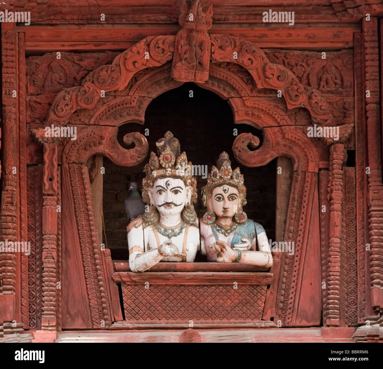 Kathmandu. Shiva und seine Gefährtin Parvati. Hölzerne Darstellungen ...