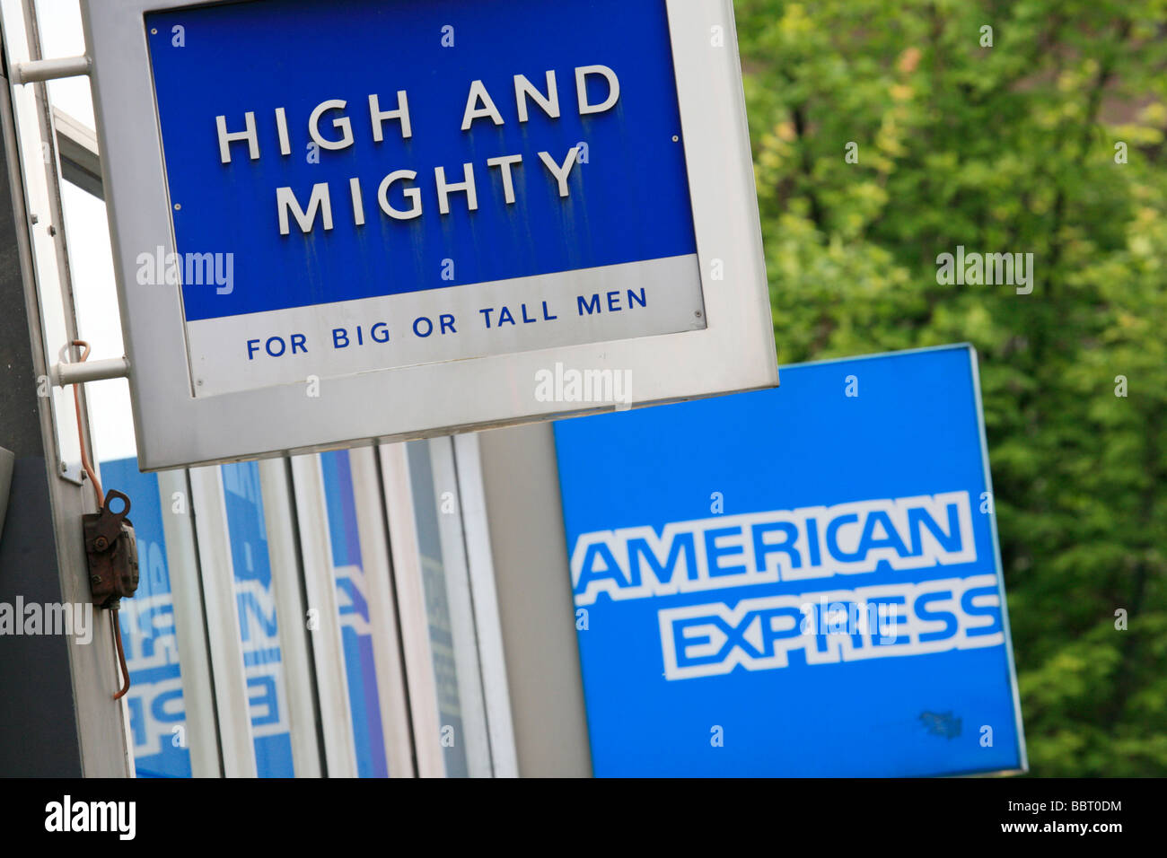 High street logos -Fotos und -Bildmaterial in hoher Auflösung – Alamy