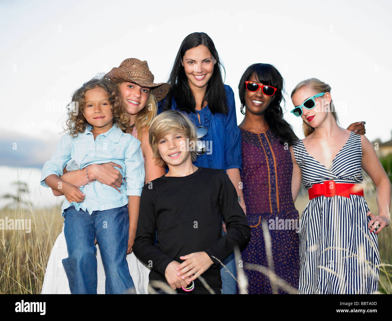 Gruppe menschen farbe -Fotos und -Bildmaterial in hoher Auflösung – Alamy