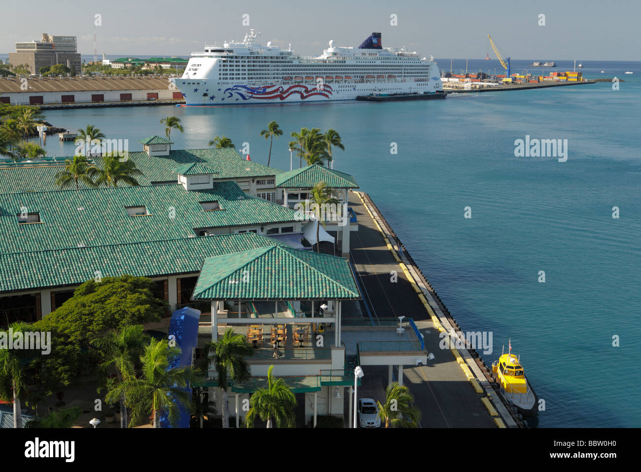 Aloha Kreuzfahrt Tower Marketplace und Hafen aus Schiff im Honolulu ...