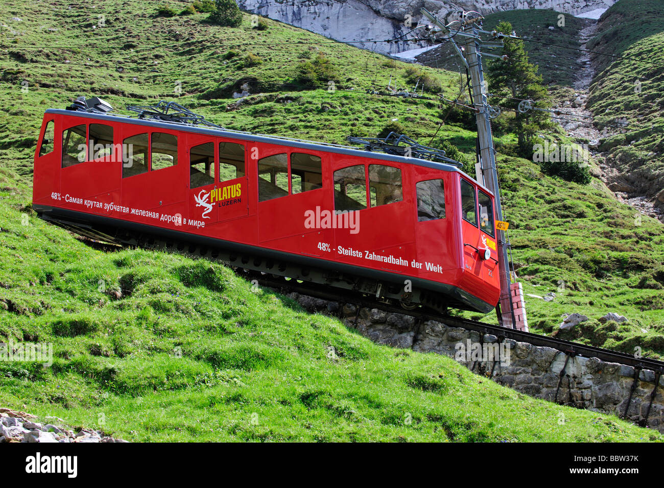 Zahnrad-Bahn auf dem Pilatus, ein Freizeit Berg in der Nähe von Luzern ... Zahnrad-Bahn auf dem Pilatus, ein Freizeit Berg in der Nähe von Luzern ...