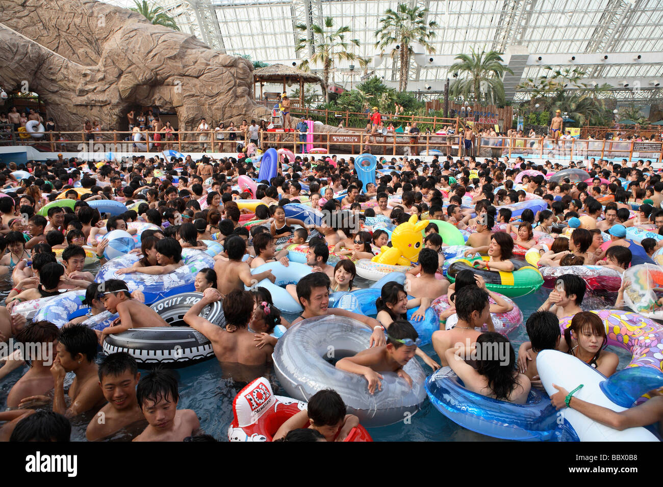 Waterpark indoor -Fotos und -Bildmaterial in hoher Auflösung – Alamy