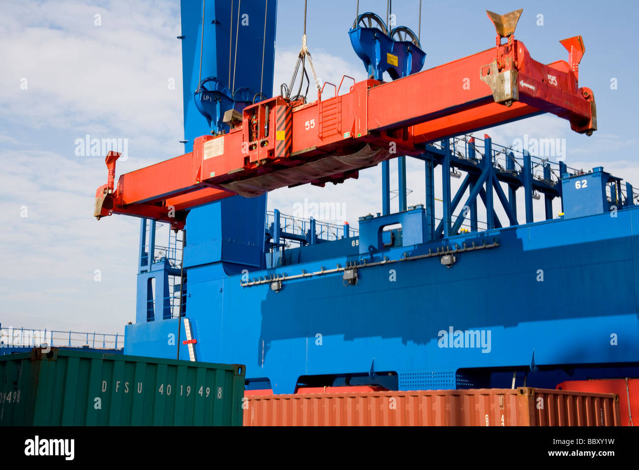 Traverse platform spreader vehicle -Fotos und -Bildmaterial in hoher ...