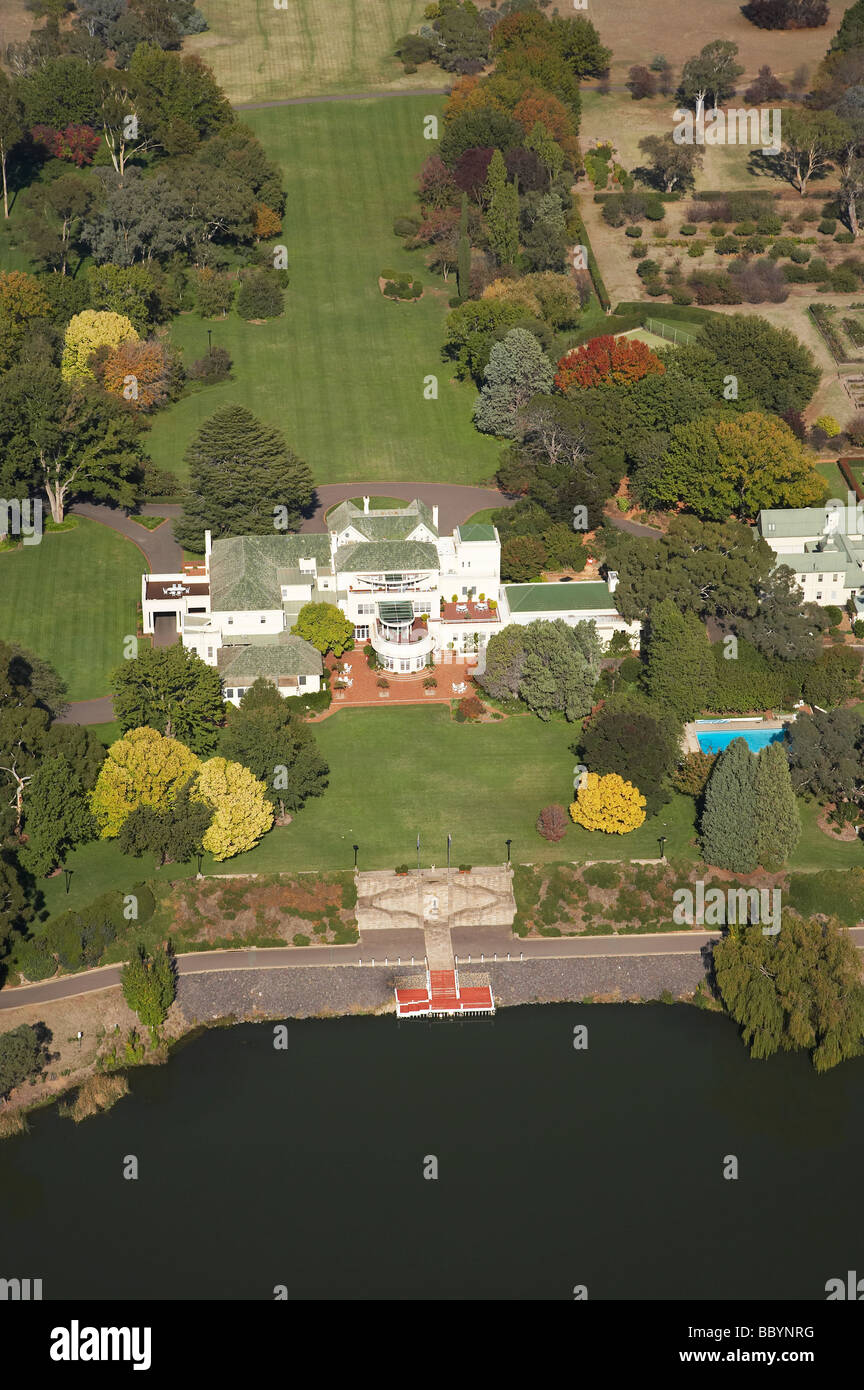Government House und Gärten Yarralumla und Lake Burley Griffin Canberra ACT Australien Antenne ...
