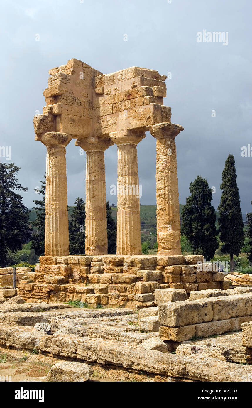 Tempel von castor und pollux -Fotos und -Bildmaterial in hoher ...