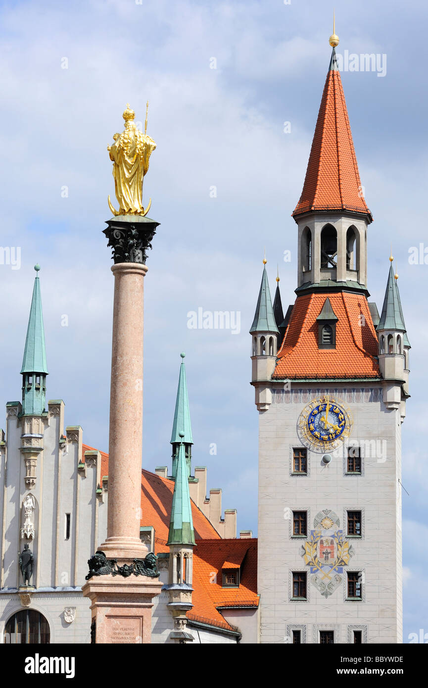 Das alte Rathaus mit der Mariensäule auf dem Marienplatz-Platz in ...