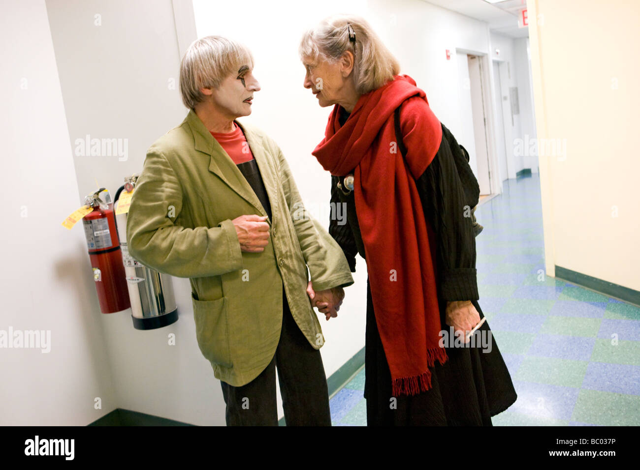 Clown Dimitri und seine Frau Gunda hinter den Kulissen Stockfotografie ...