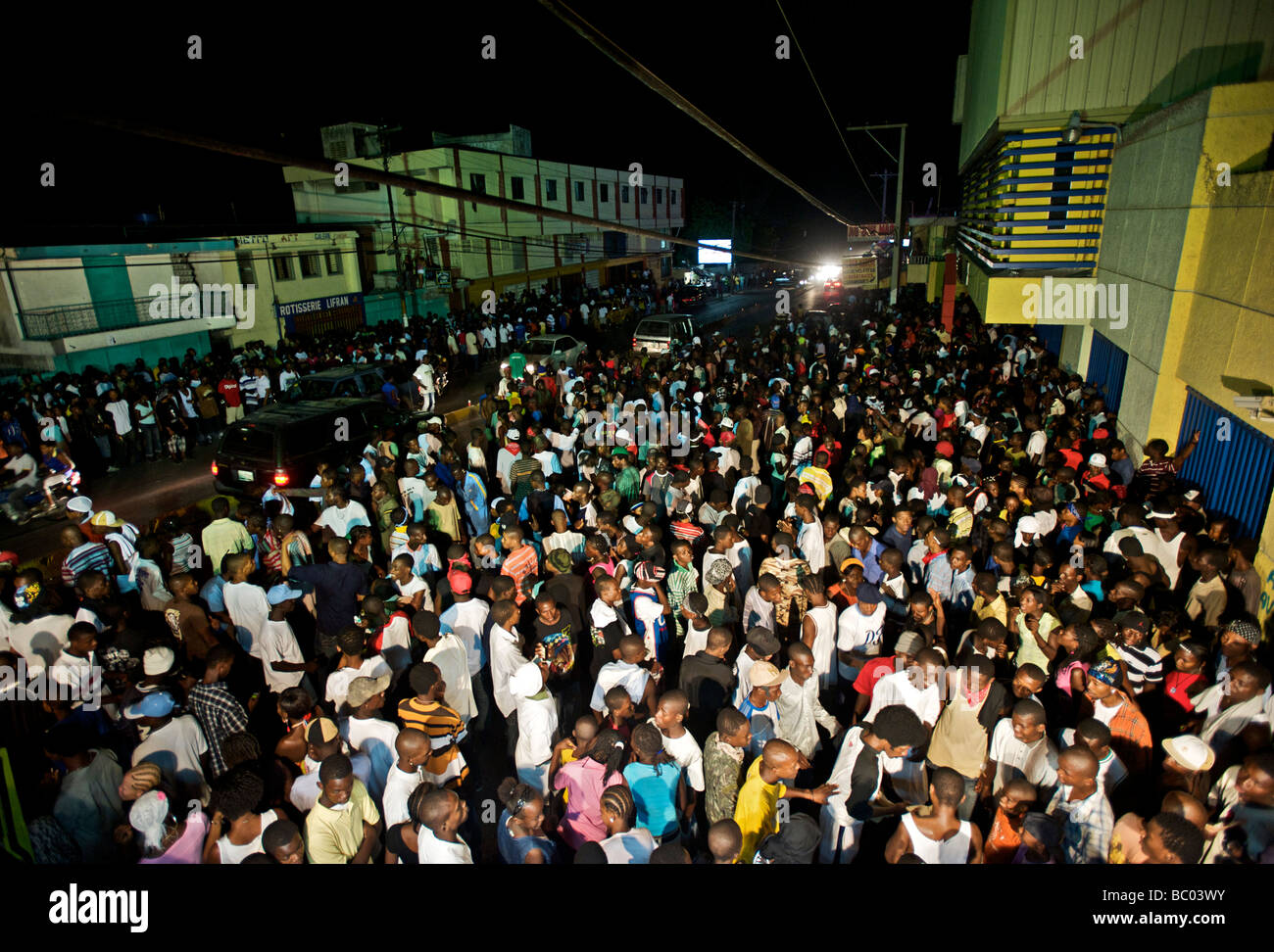 Haitianische Jugendliche feiern an einem Ti Sourit oder Straßenfest in ...