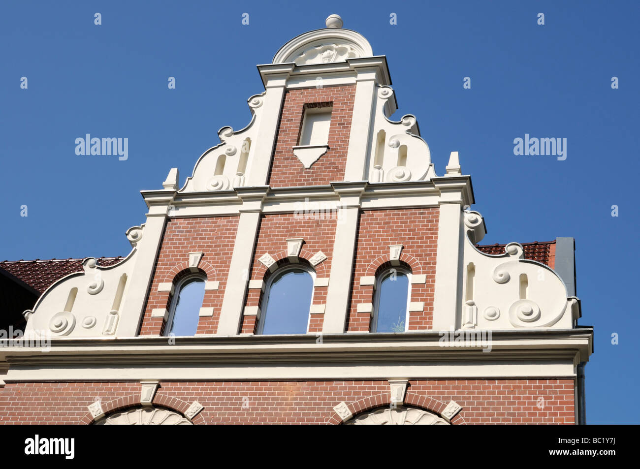 Runder giebel -Fotos und -Bildmaterial in hoher Auflösung – Alamy