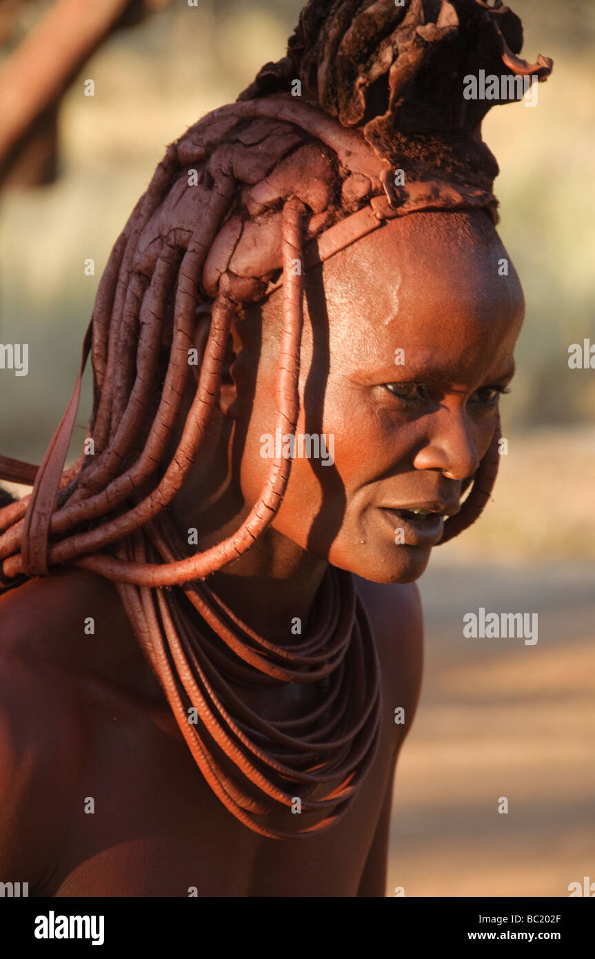 Himba Frau im Norden Namibias Stockfotografie - Alamy