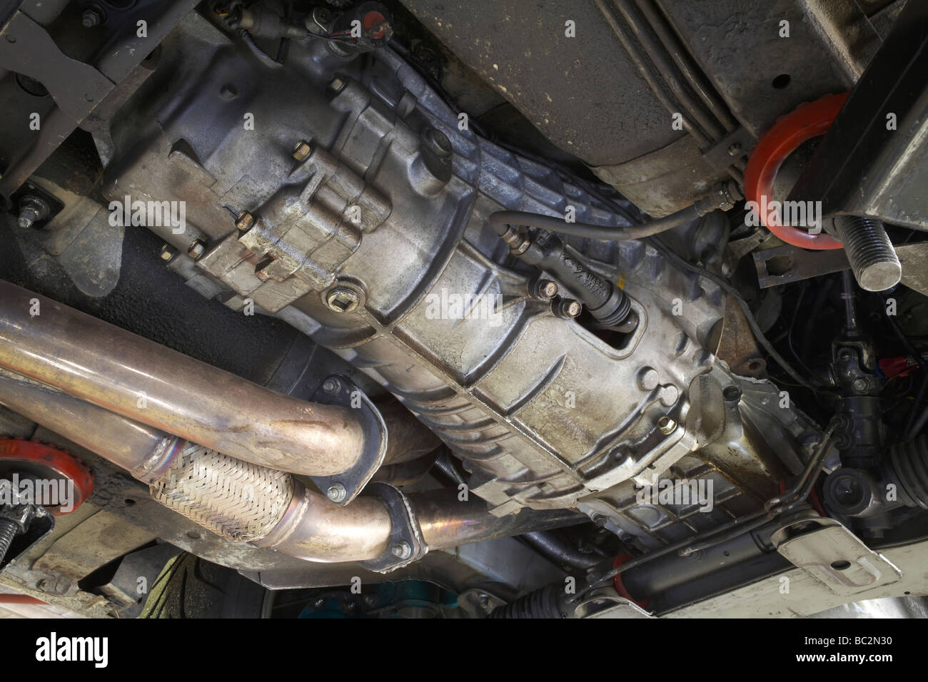 Auto Getriebe oder Getriebe unter dem Boden eines Autos Stockfotografie ...