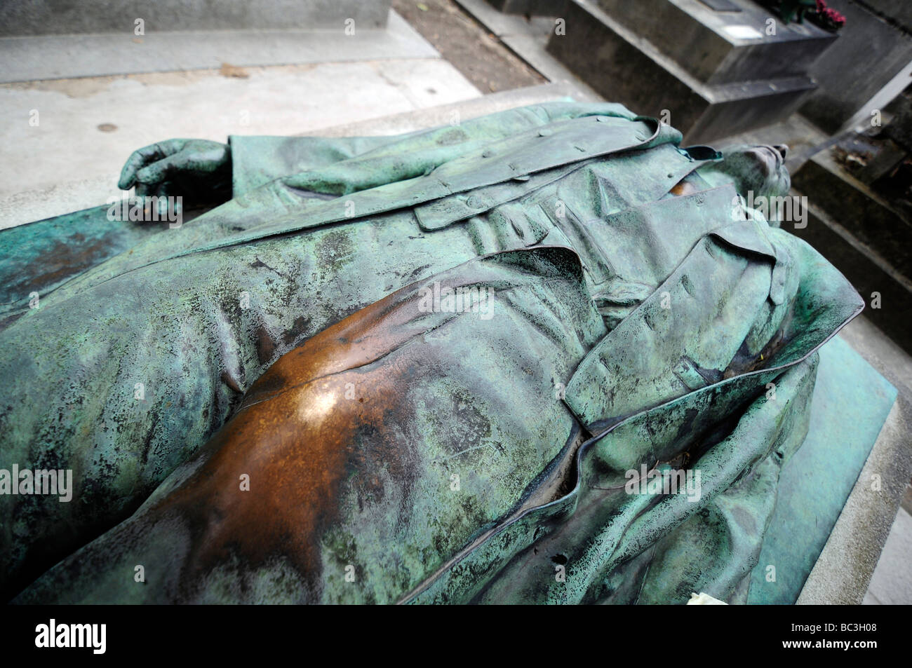 Das grab von victor noir -Fotos und -Bildmaterial in hoher Auflösung ...