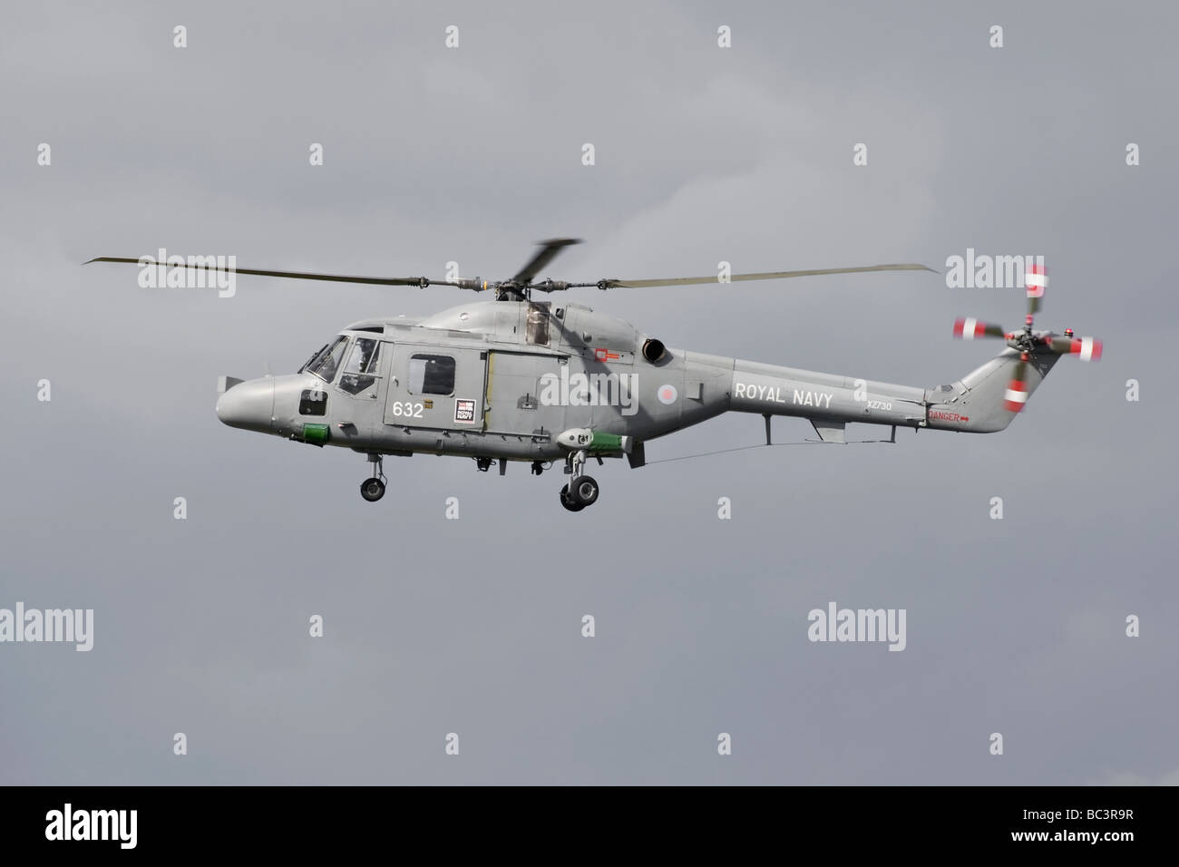 Royal navy lynx helicopter flying -Fotos und -Bildmaterial in hoher ...
