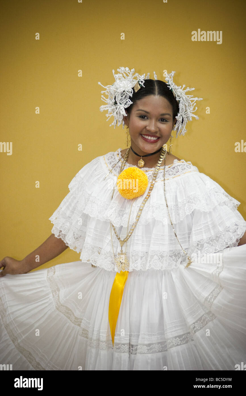 Treffen mit panamaischen Folklore Tänzer tragen eine Pollera, ULACIT ...