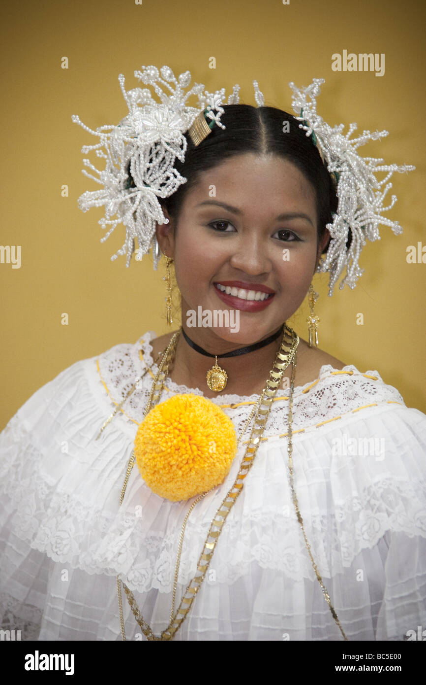 Treffen mit panamaischen Folklore Tänzer tragen eine Pollera, ULACIT ...