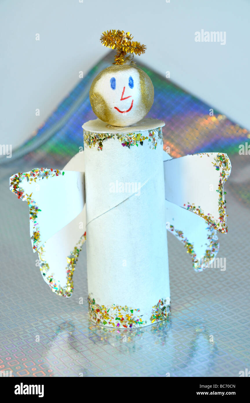 Paper angel -Fotos und -Bildmaterial in hoher Auflösung – Alamy