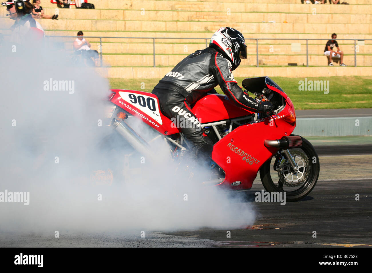 Motorcycle Burnout Stockfotos und -bilder Kaufen - Alamy