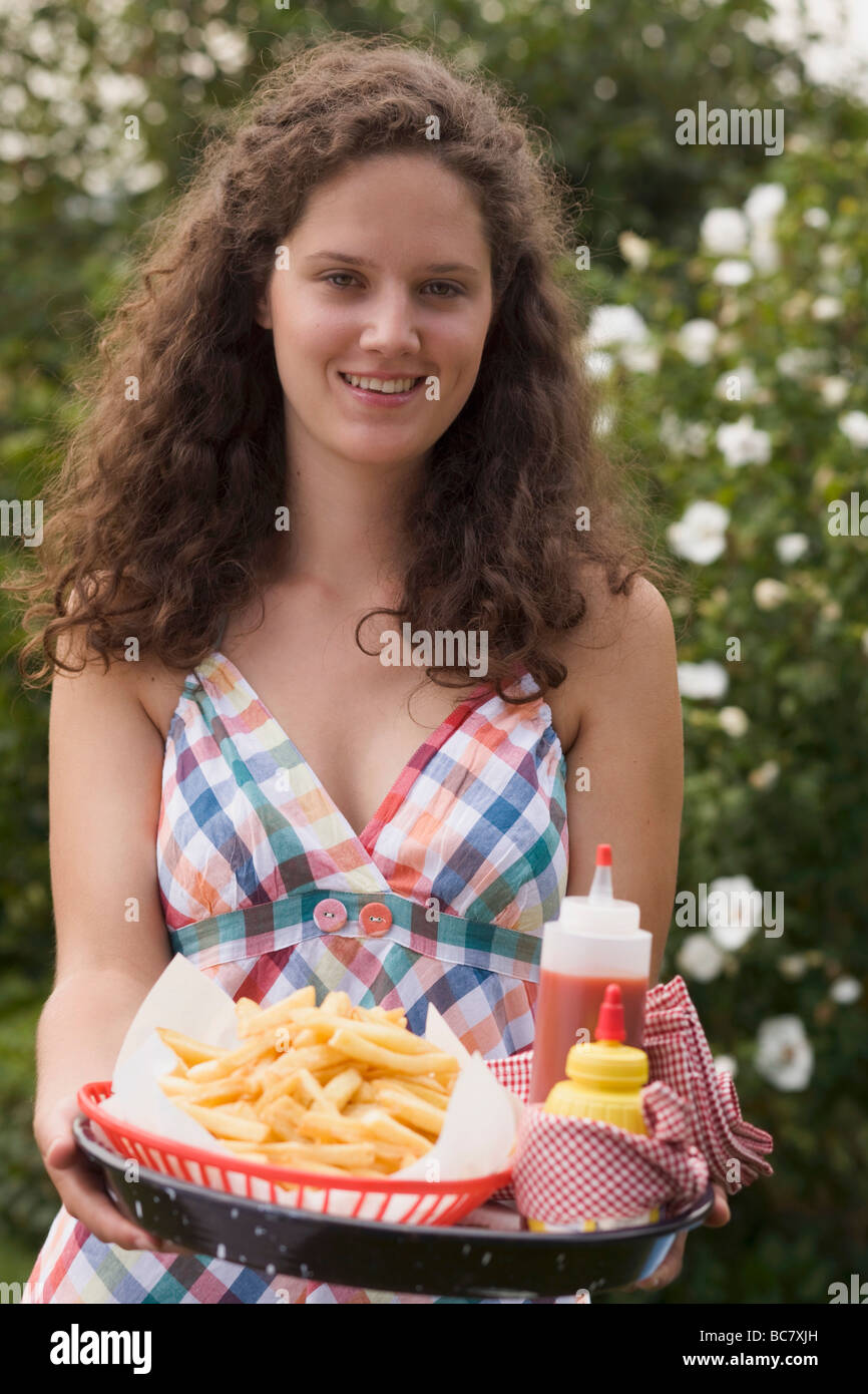 Pommes servieren -Fotos und -Bildmaterial in hoher Auflösung – Alamy