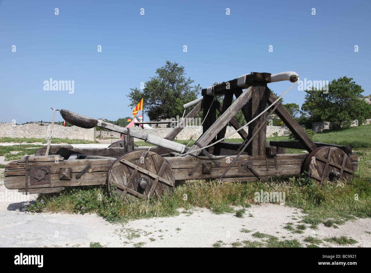 Mittelalterliches Katapult Stockfotos und -bilder Kaufen - Alamy