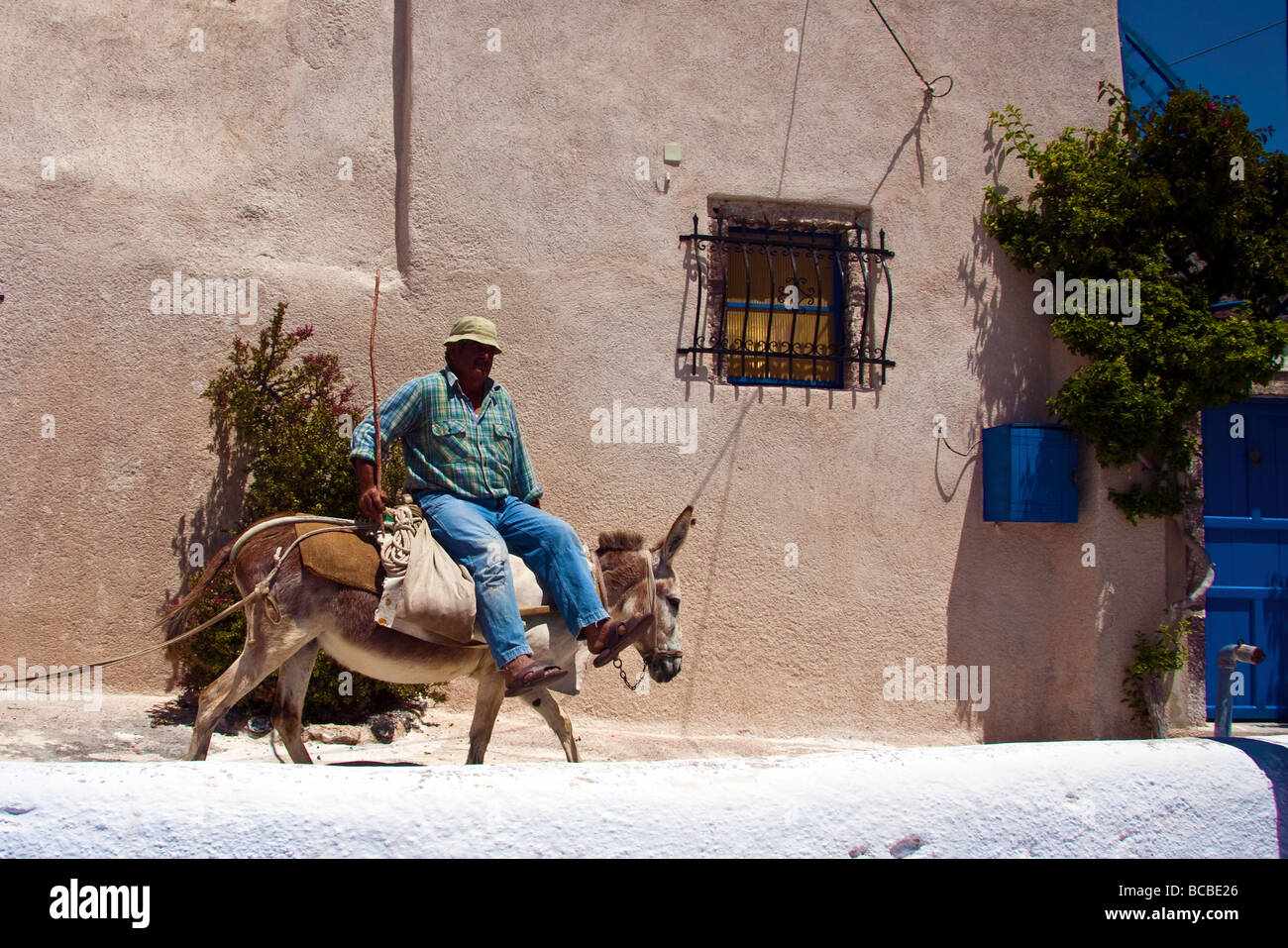 Griechischer mann mit esel -Fotos und -Bildmaterial in hoher Auflösung ...