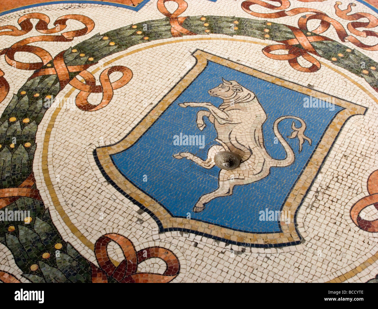 Bull mosaic galleria vittorio -Fotos und -Bildmaterial in hoher ...