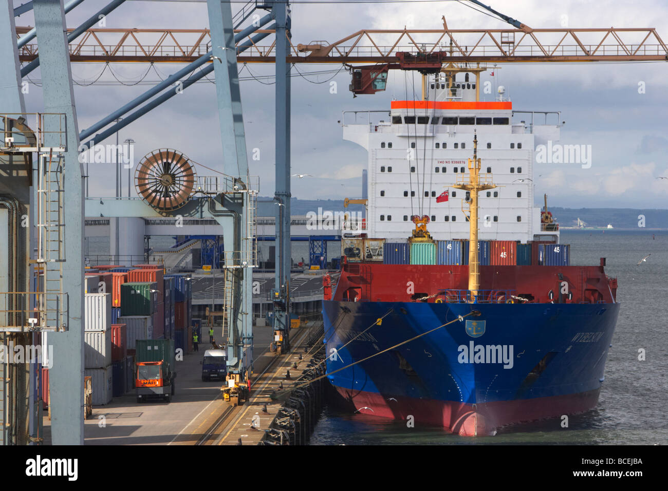 Cargo containers at the port of belfast -Fotos und -Bildmaterial in ...