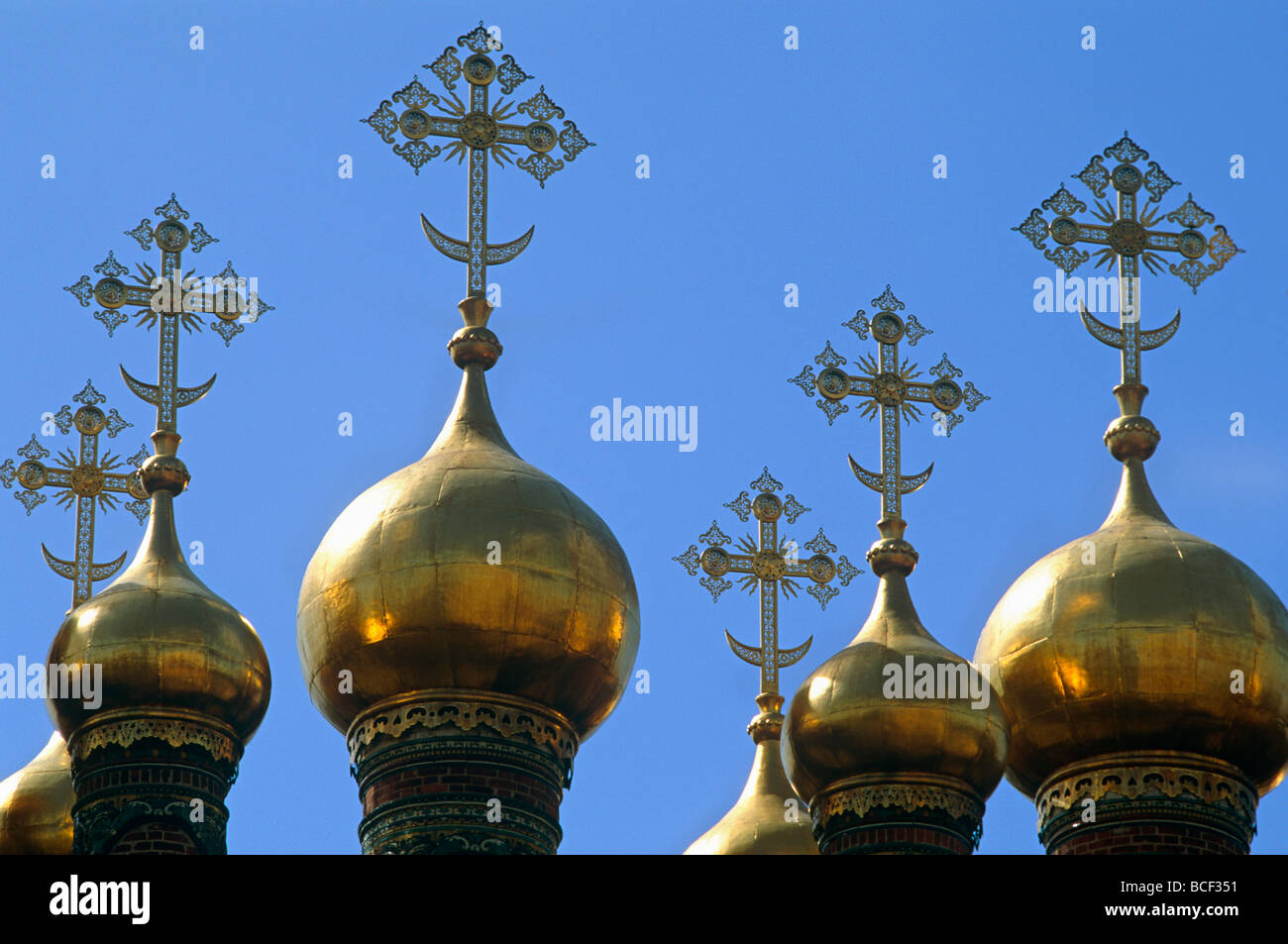 Russland, Moscow. Goldene Türme von der Terem-Palast im Kreml, Moskau ...