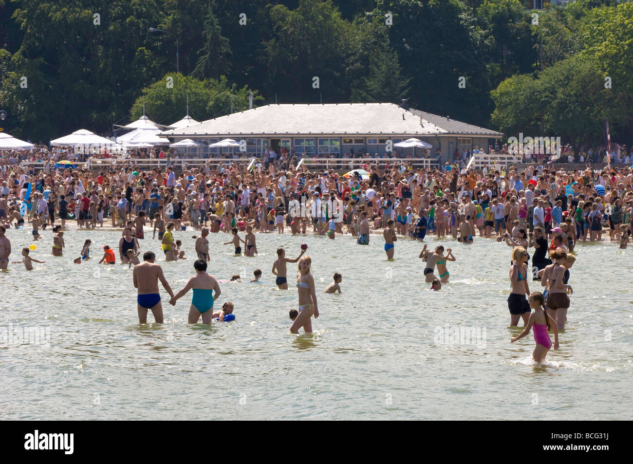 überfüllter strand ostsee -Fotos und -Bildmaterial in hoher Auflösung ...