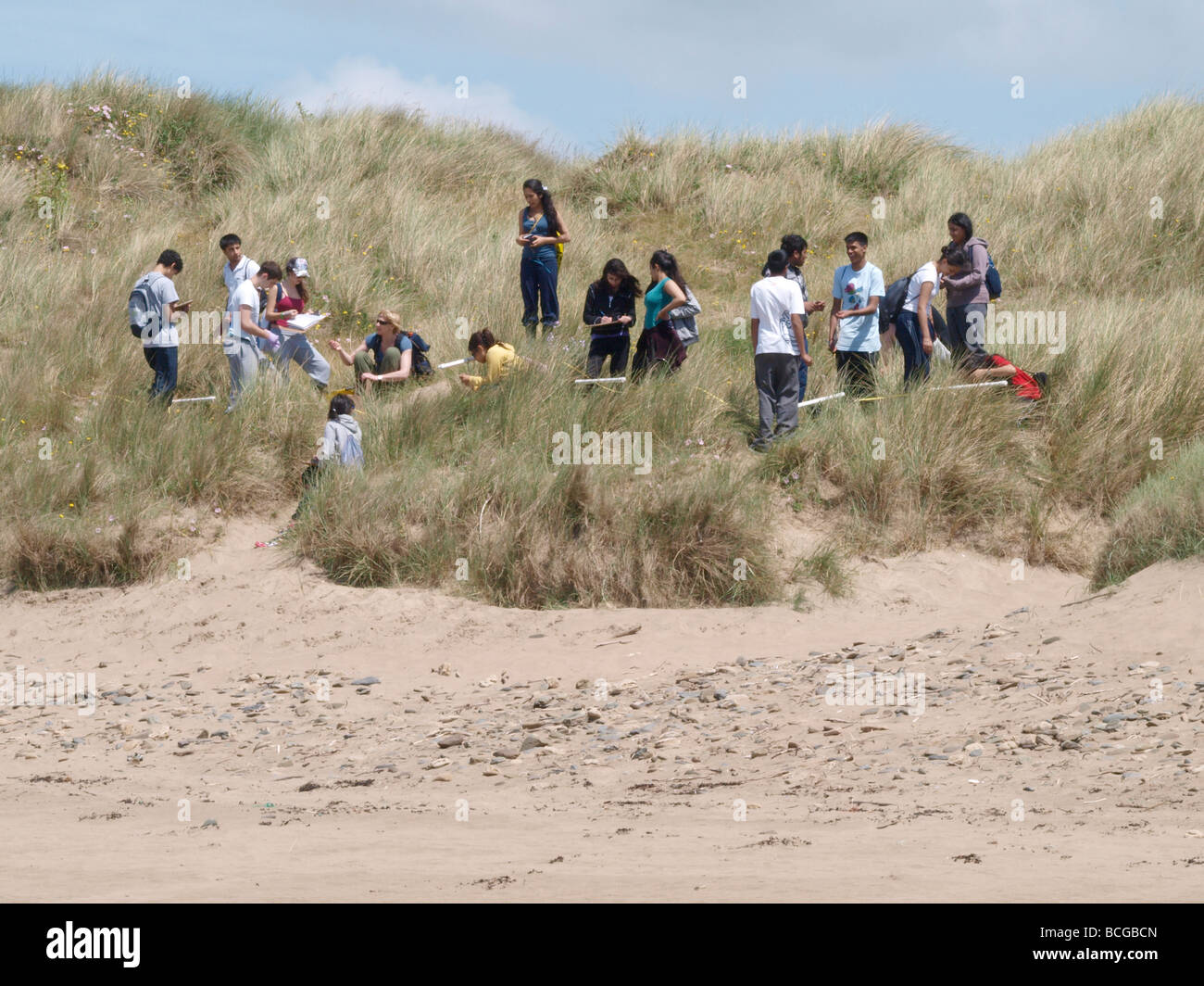Teenager am strand -Fotos und -Bildmaterial in hoher Auflösung – Alamy